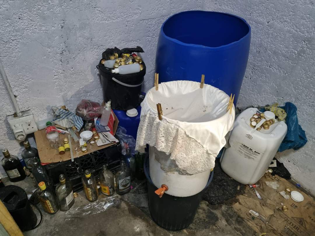Cops lê beslag op fake drank Du Noon | Son