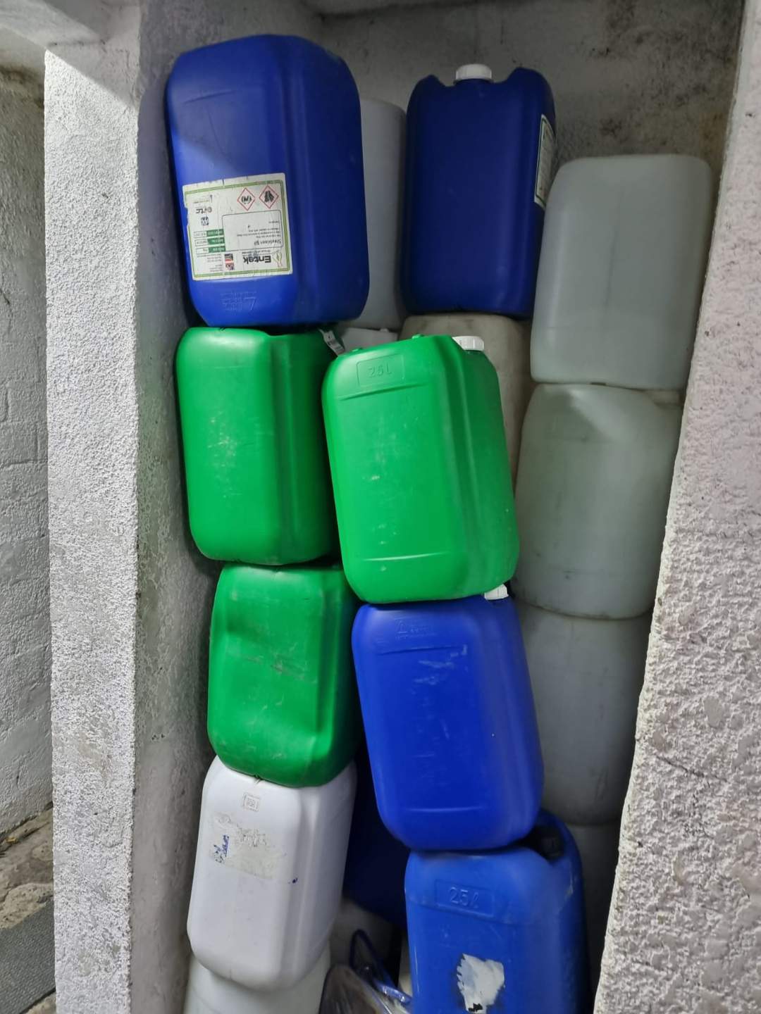 Cops lê beslag op fake drank Du Noon | Son