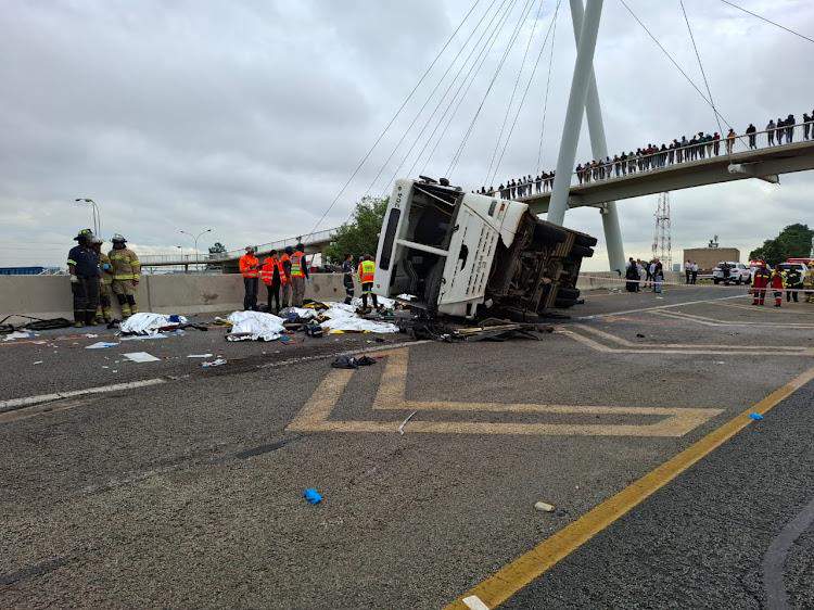 14 dood, 45 beseer in busongeluk naby OR Tambo | Son