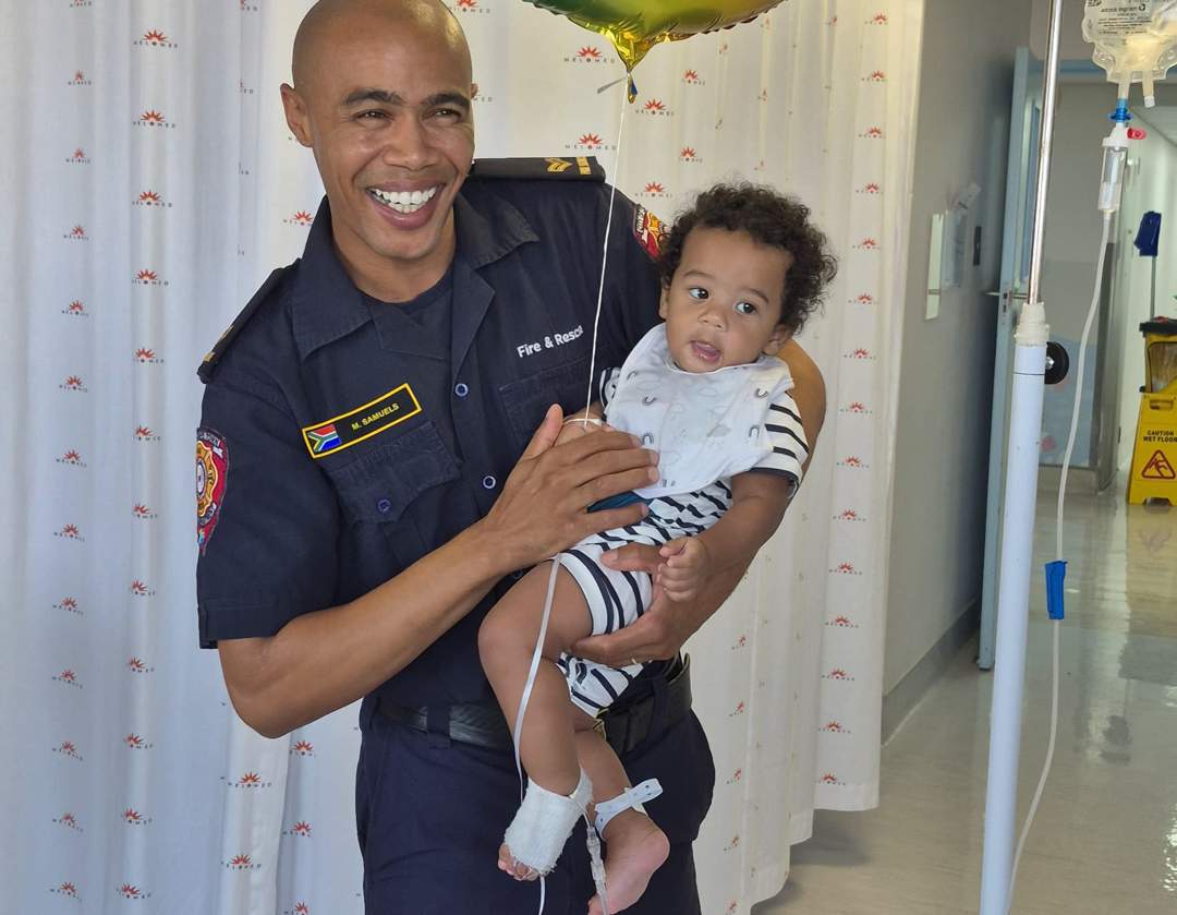 Brandweer-held red klonkie | Son