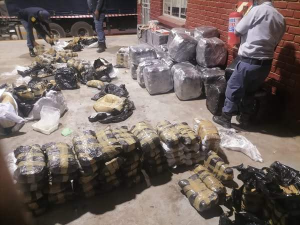 Twee was wat drugs van meer as R2 miljoen land wou inbring | Son