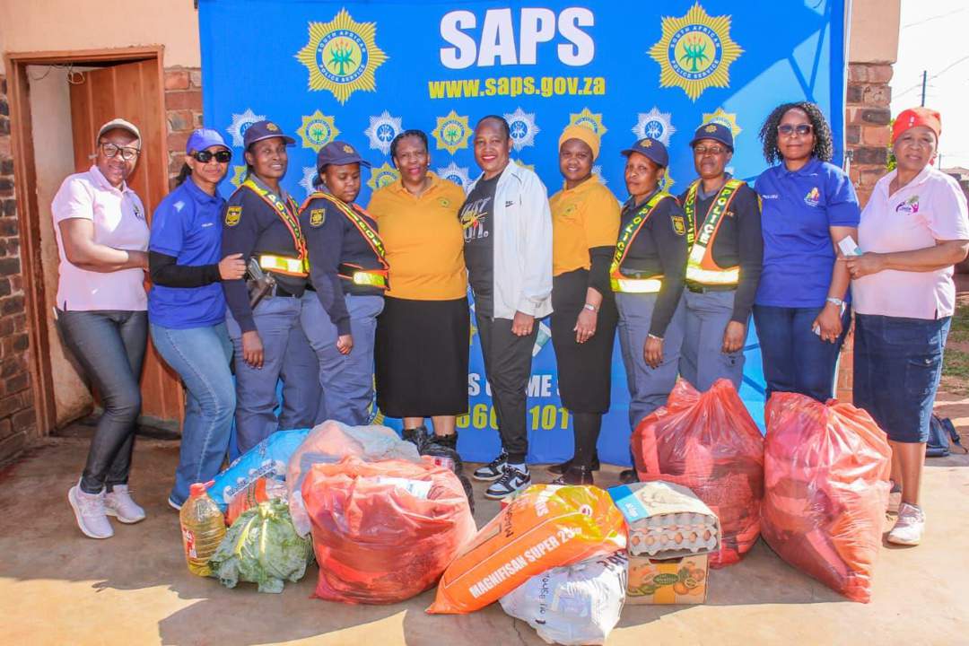 Vroue polisiebeamptes bederf behoeftige gesinne in Limpopo | Son