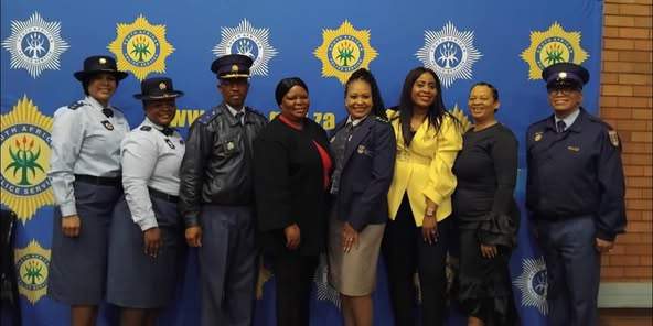 Kimberley-polisie sluit Vrouemaand met kerkdiens af | Son