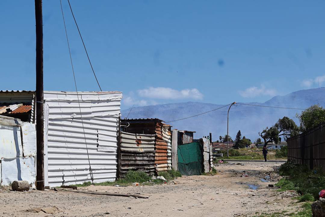 Anovuyo se broer uit ouers se sorg | Son