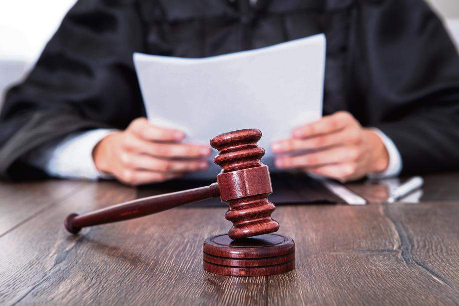Advokaat kry opgeskorte vonnis, korrektiewe toesig | Son