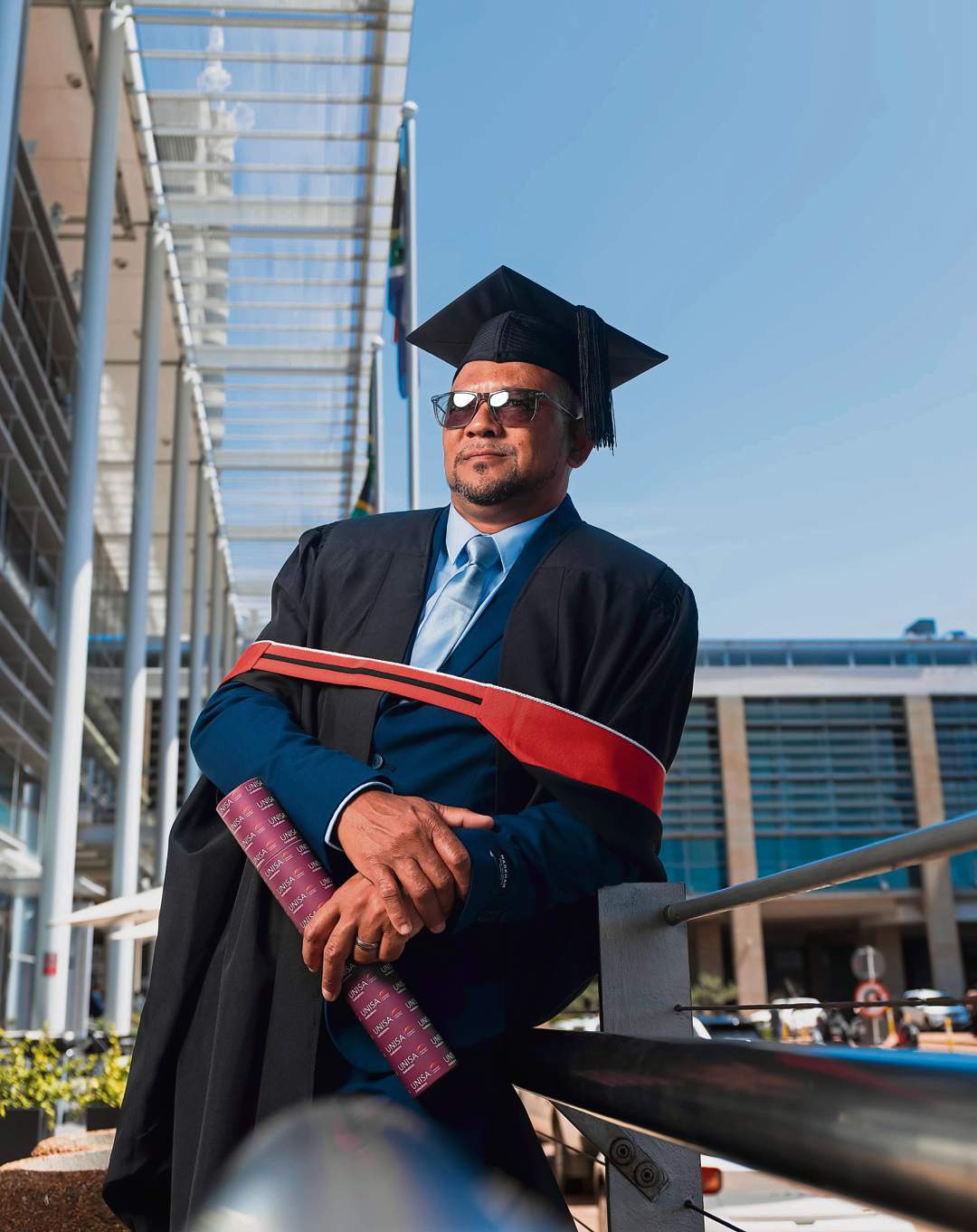 Dominee spog met LLB-graad | Son