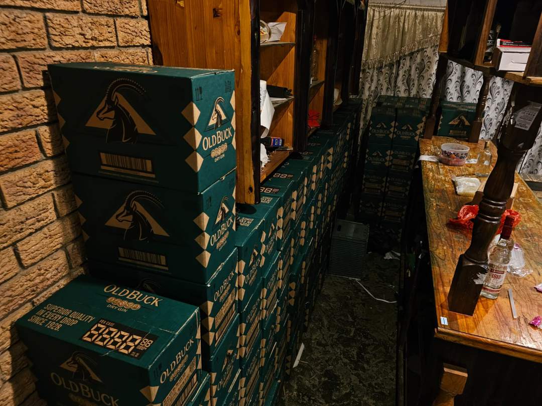 Agt gevonnis vir maak van fake Gin by by lab | Son
