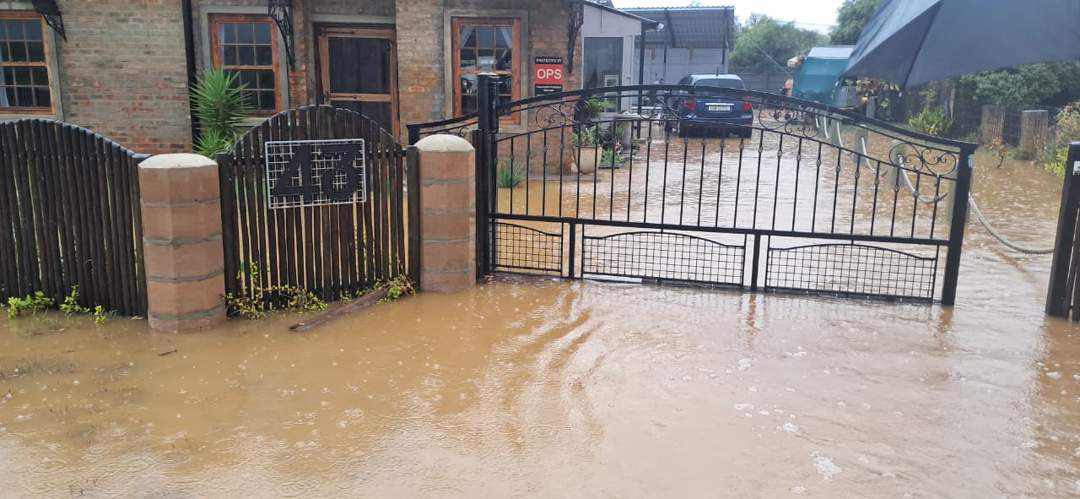 Huise, paaie in Overstrand oorstroom | Son