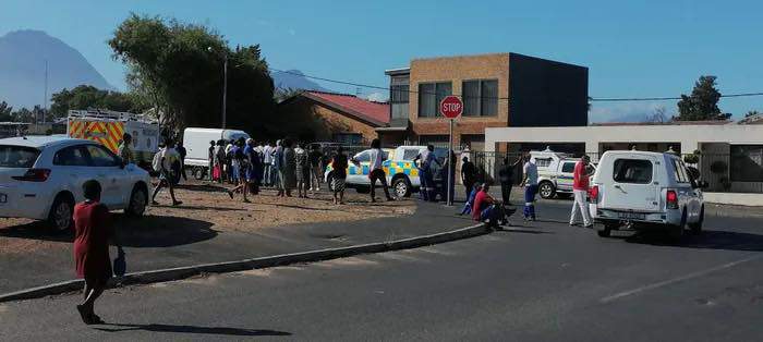 Man sterf buite die Sassa-kantoor in Paarl-Oos | Son
