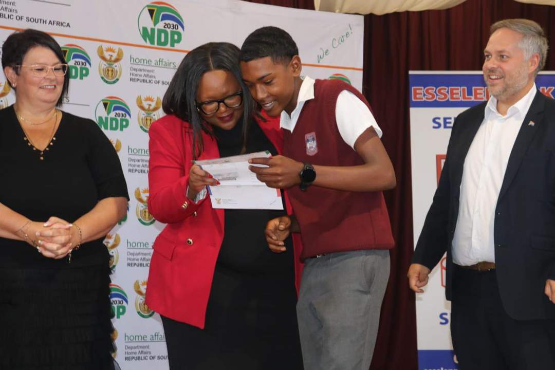 Ministers bring saam goeie nuus | Son