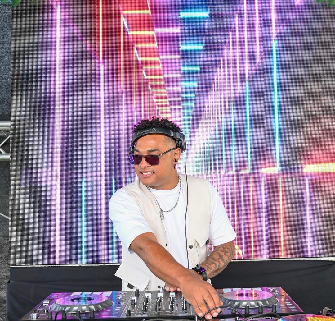 DJ Ermy is die laaste hond | Son