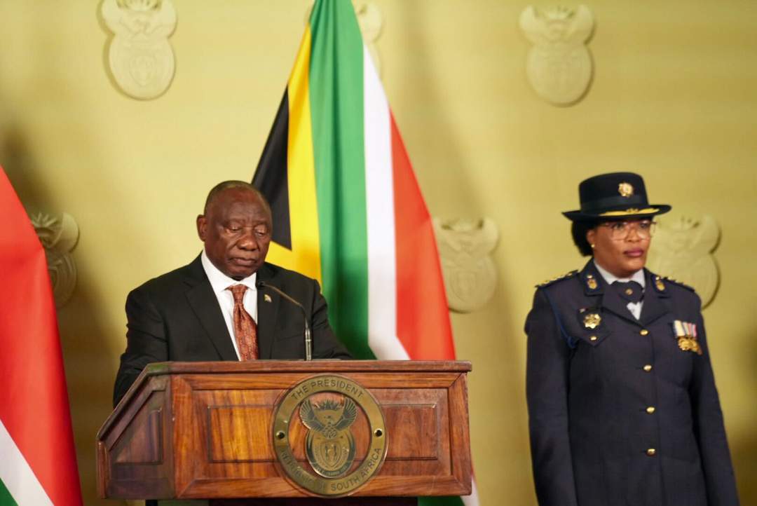 Gemengde gevoelens oor top cop se skorsing | Son