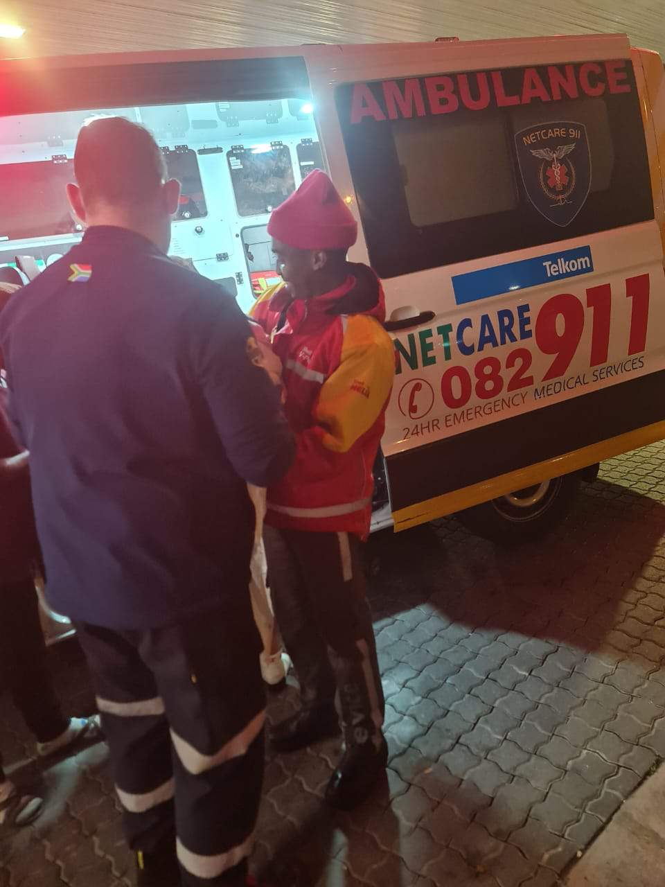 Petroljoggie help vrou se baba vang | Son
