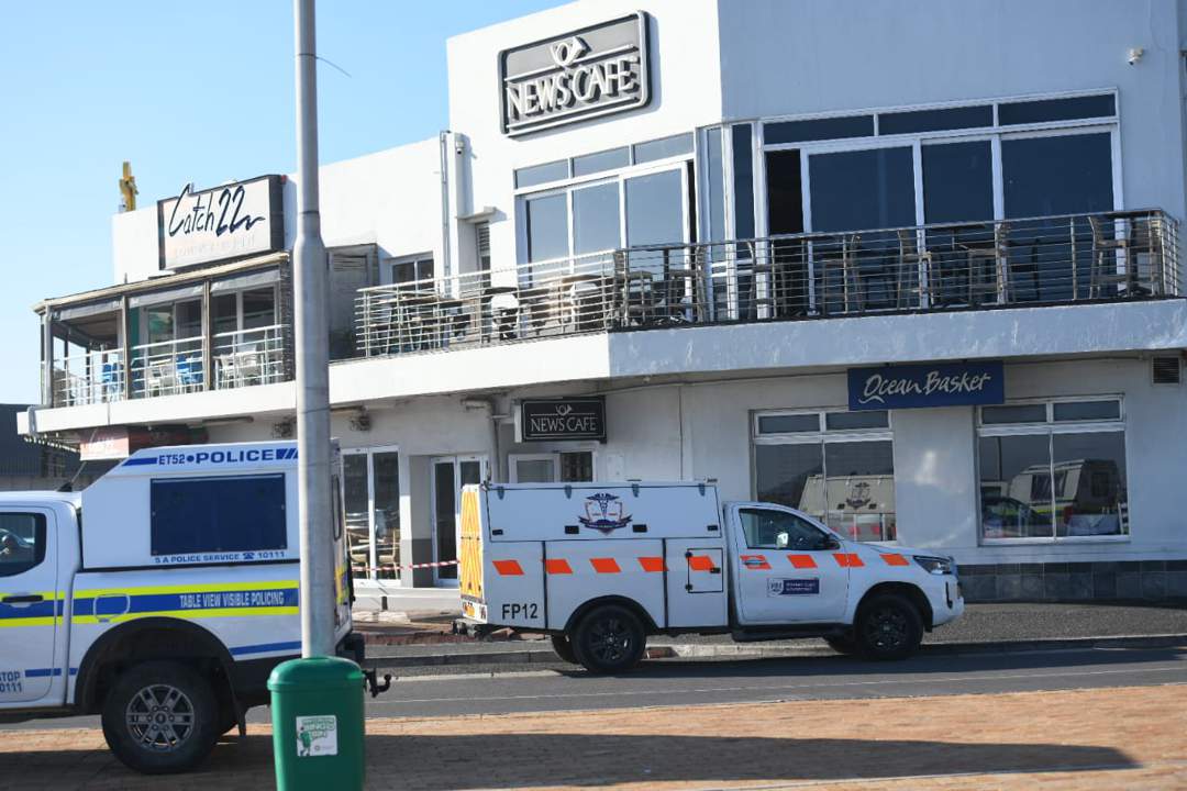 Man (33) in restaurant doodgeskiet | Son