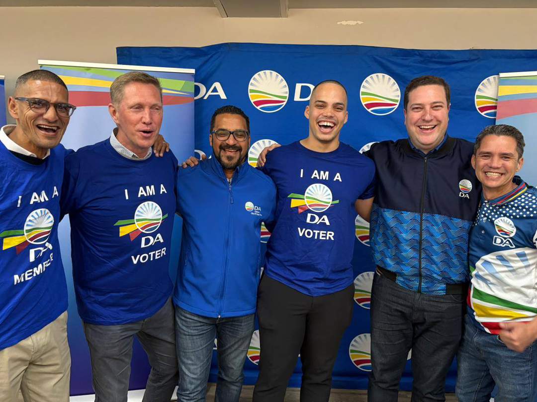 Liam hou wéér by die blou – party ontvang hom met ope arms terug | Son